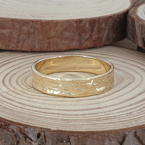 A specially designed 14k gold wedding ring